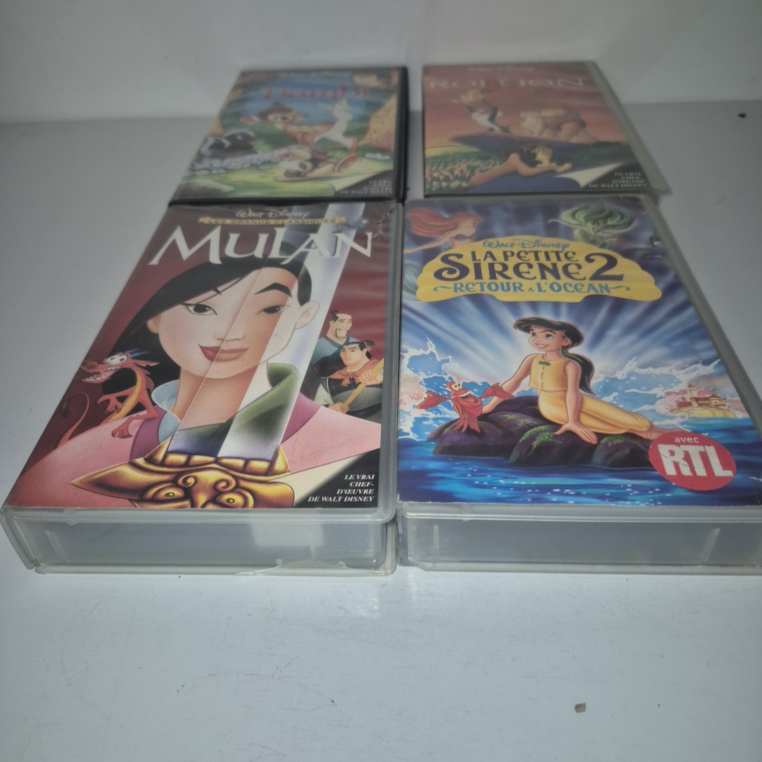 🎲 4 cassettes VHS Disney jeux et vinyles d'occasion pas cher - Label Emmaüs