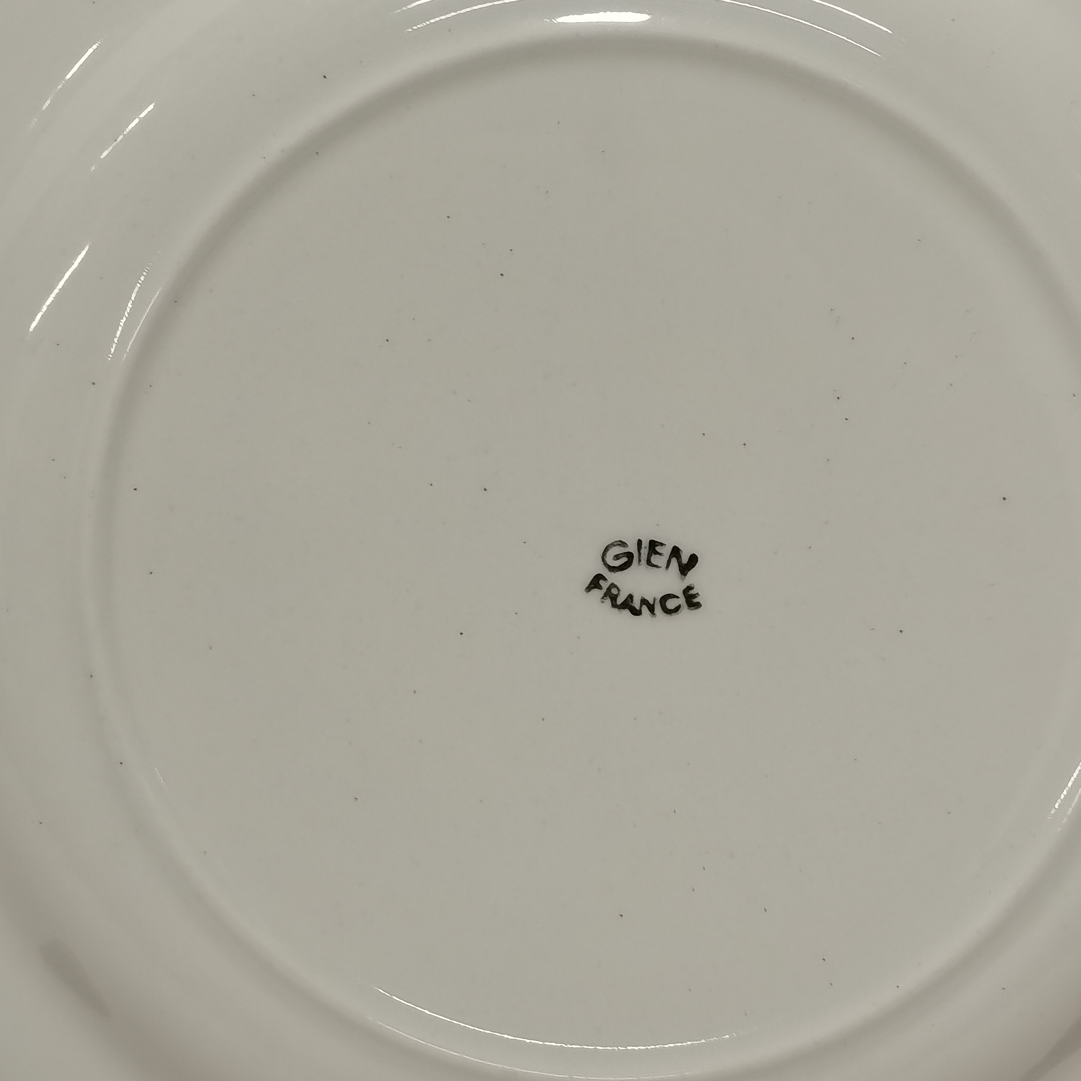 5 Assiettes plates - jaune - bleu - orange - Faïence de Gien - Label Emmaüs