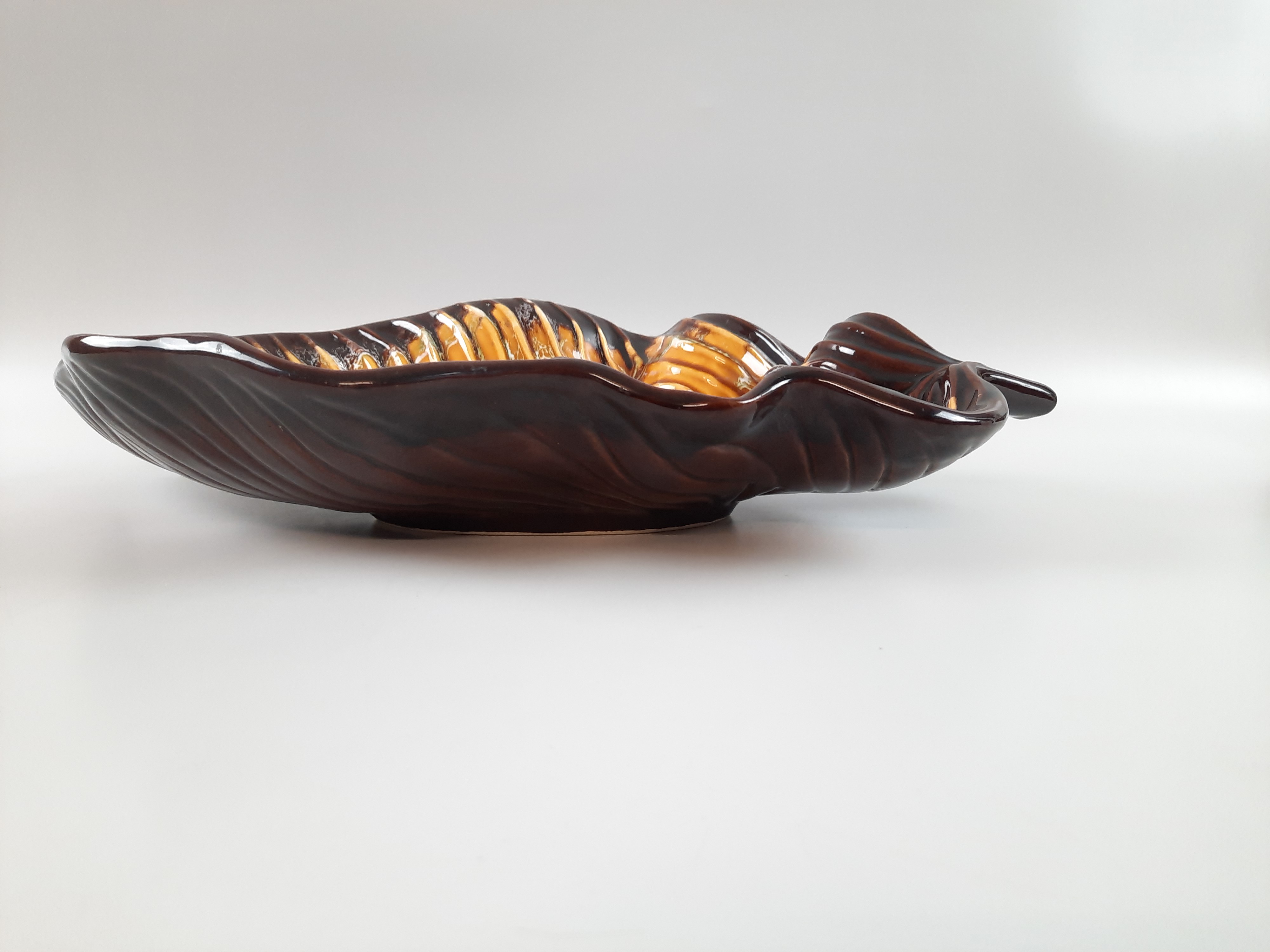 🏠 Grand plat creux en forme de feuille " Vallauris " . pour la maison ...