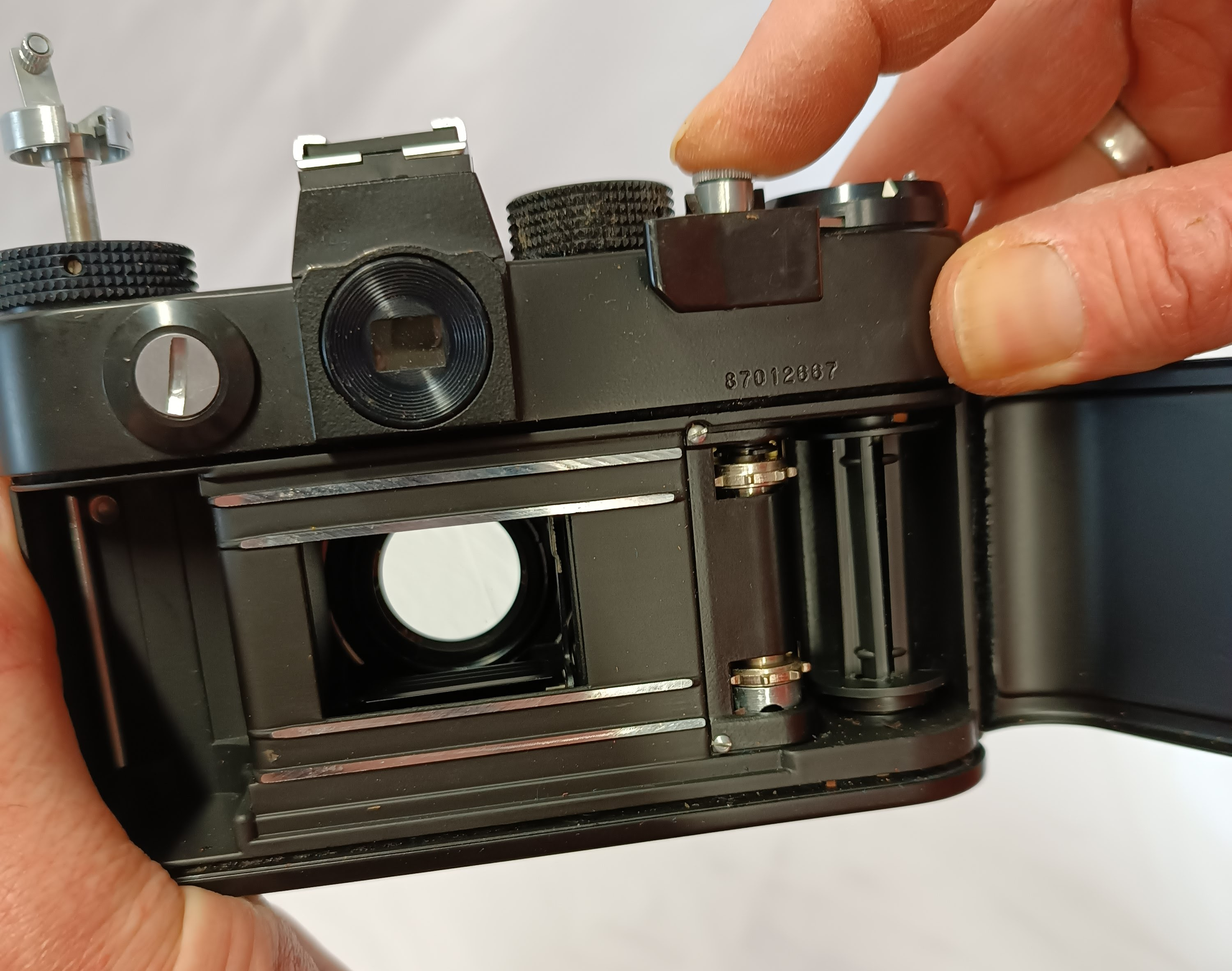 Appareil photo argentique ZENITH 12 xp avec sa sacoche d'origine et un objectif à focale fixe ...
