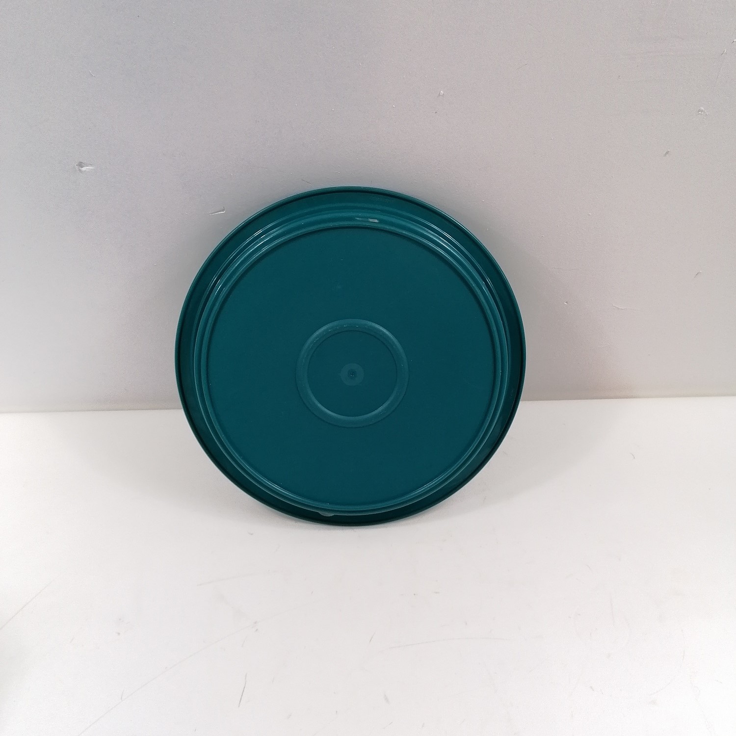 Pichet - plateau vert Tupperware - Label Emmaüs