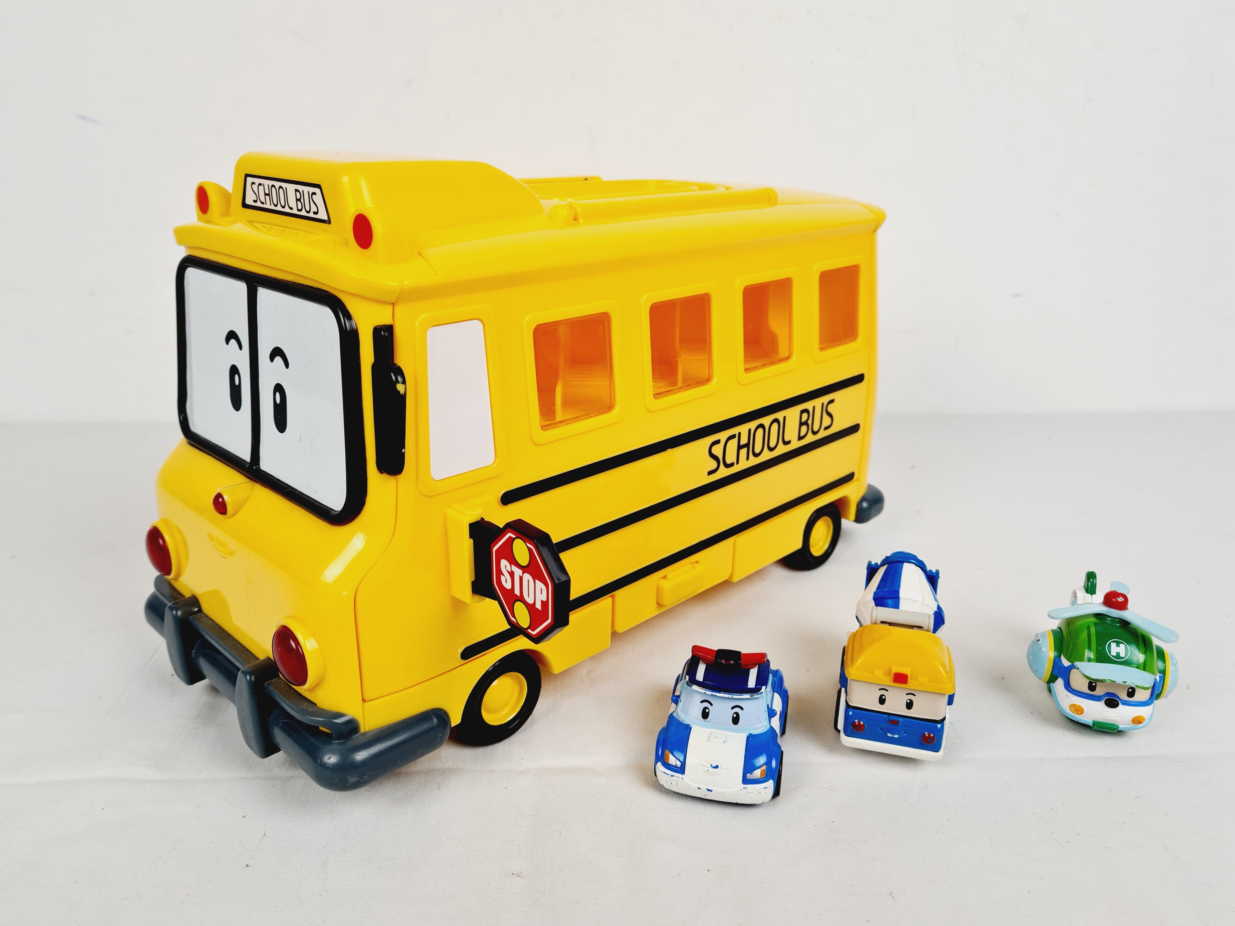 Jeu d'éveil - Bus scolaire jaune avec 3 véhicules - Label Emmaüs