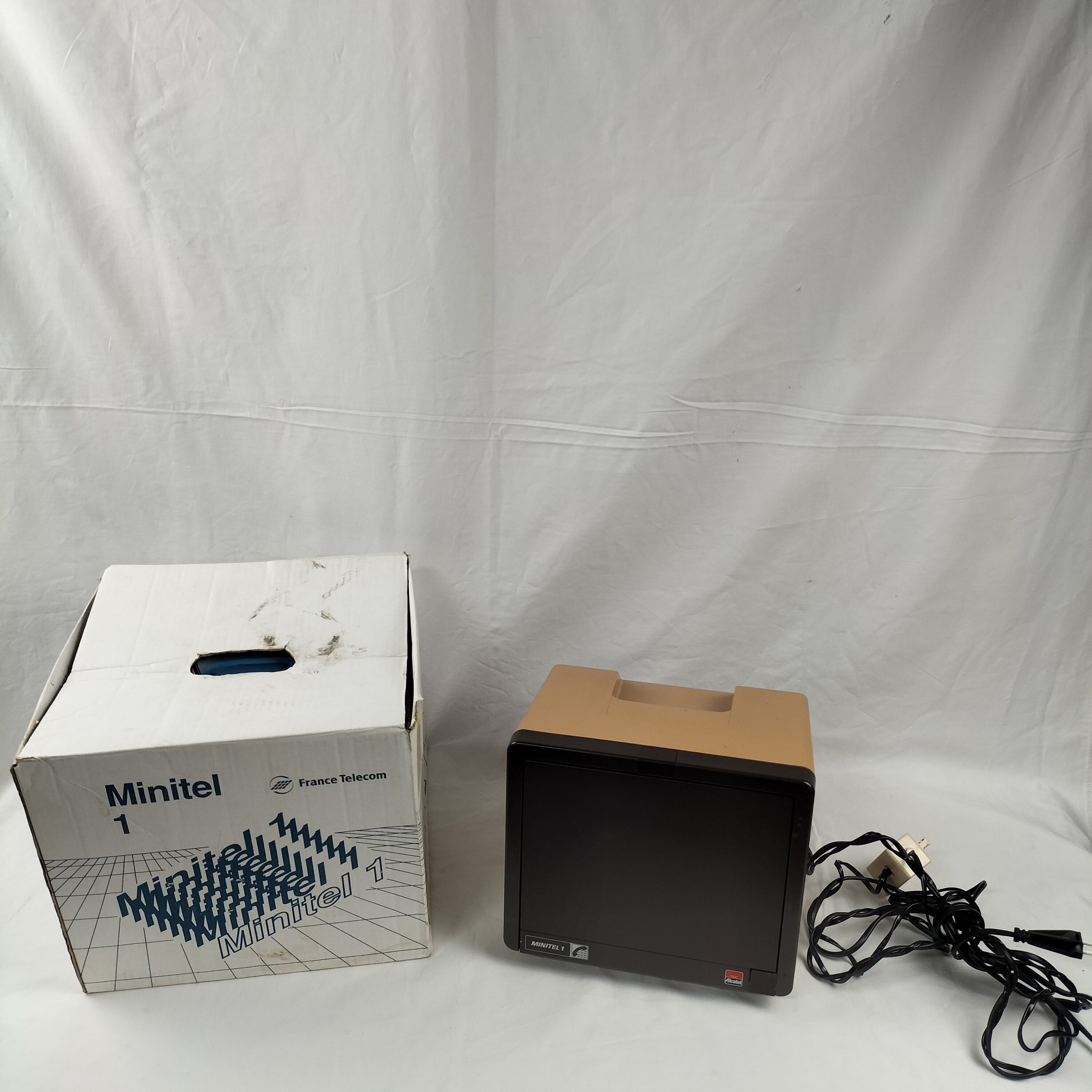 Minitel 1 Alcatel "TELIC" - Label Emmaüs