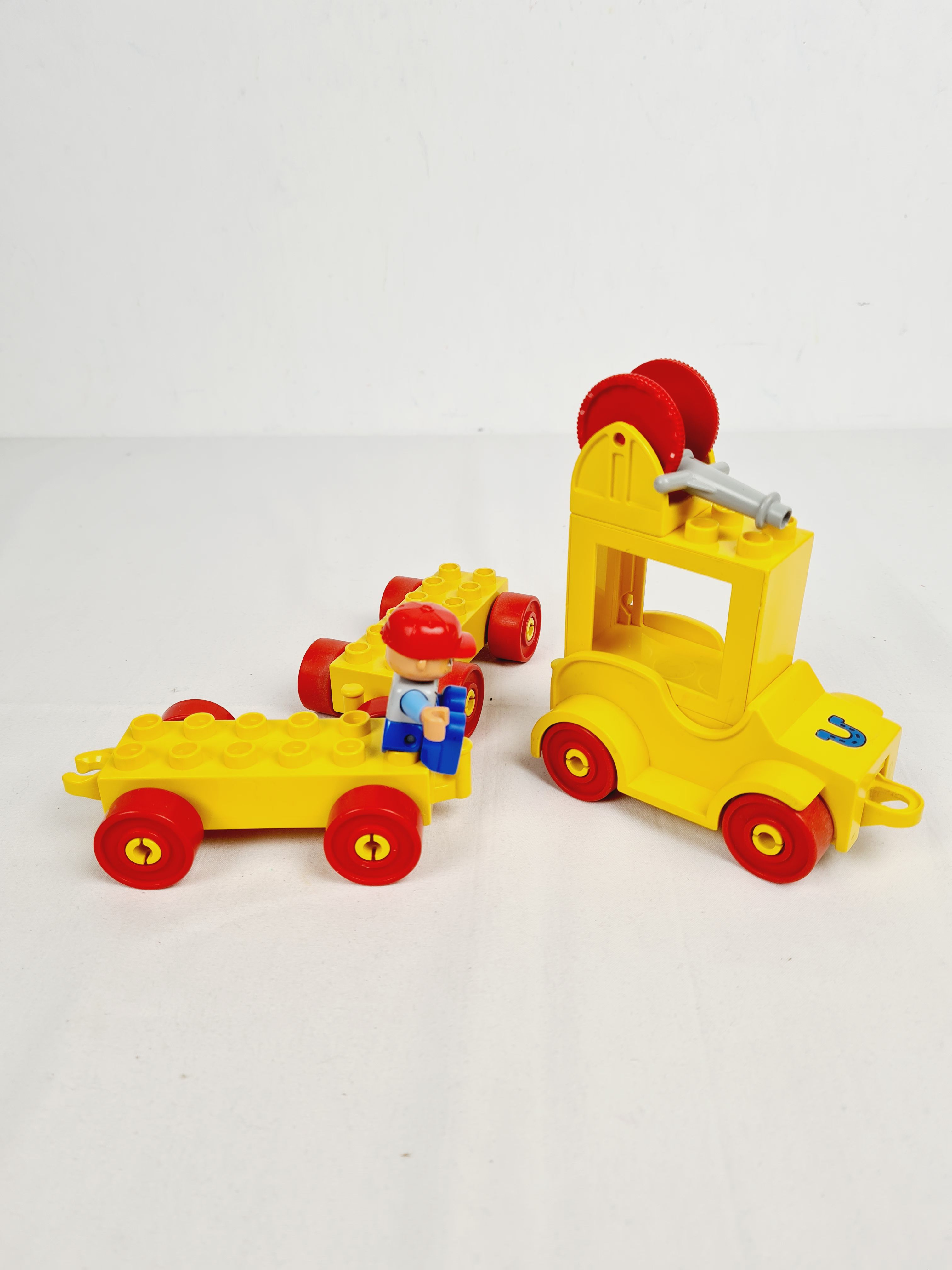 Lego Duplo - Véhicule de remorquage et figurine - Label Emmaüs