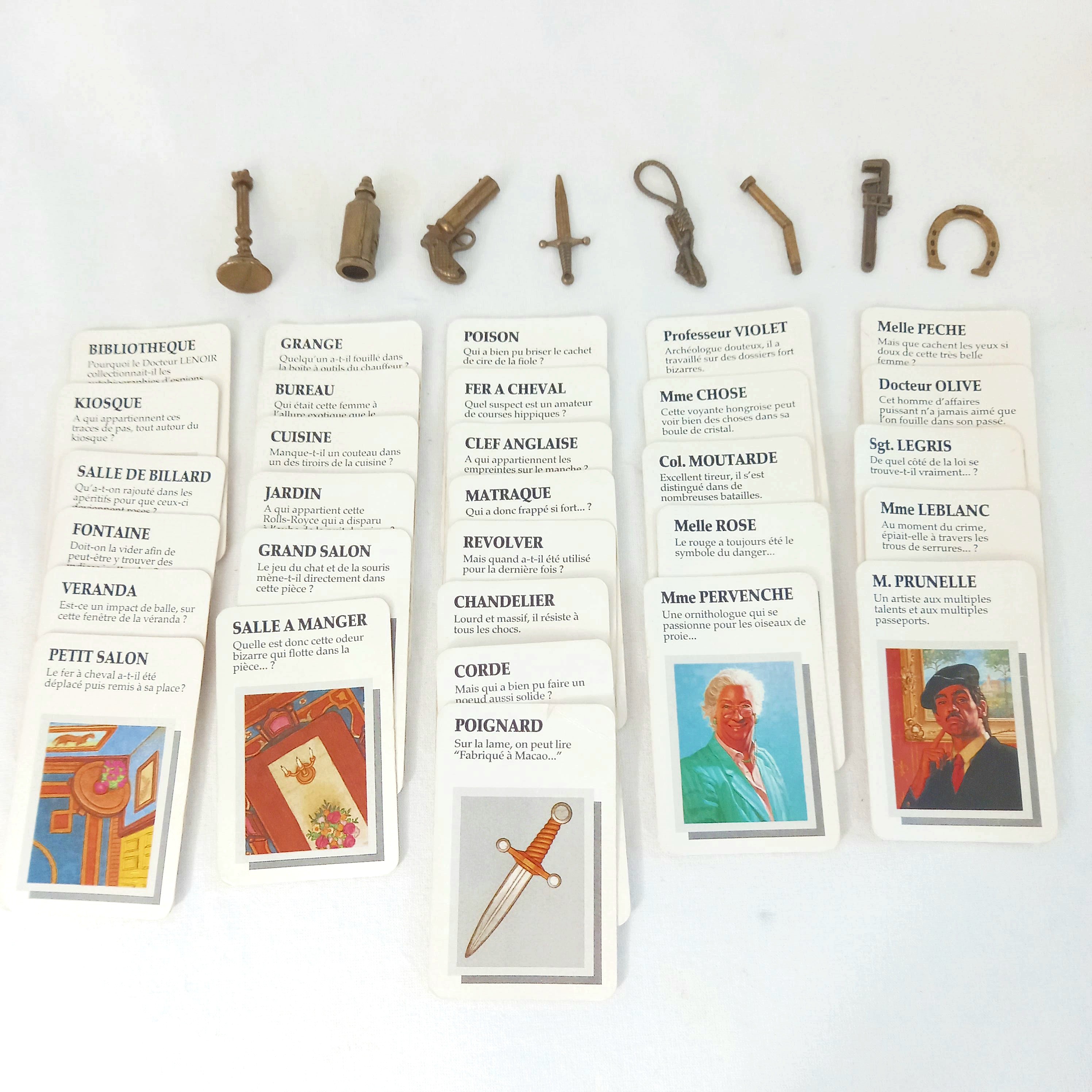 Lot comprenant les cartes et les armes vintage du super Cluedo ancienne ...