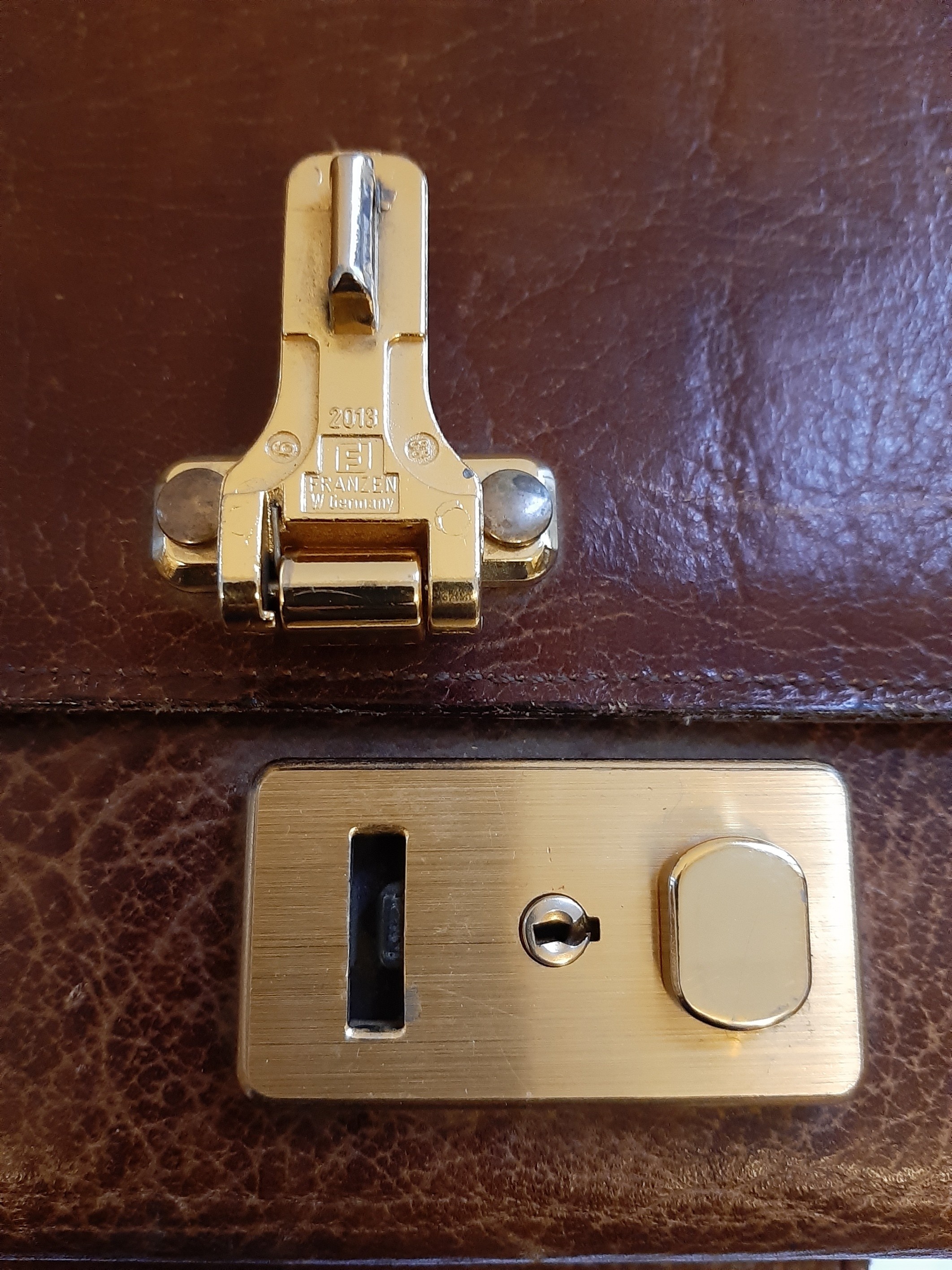 👕 Grande mallette, porte document homme, en cuir et fermoir en laiton ...