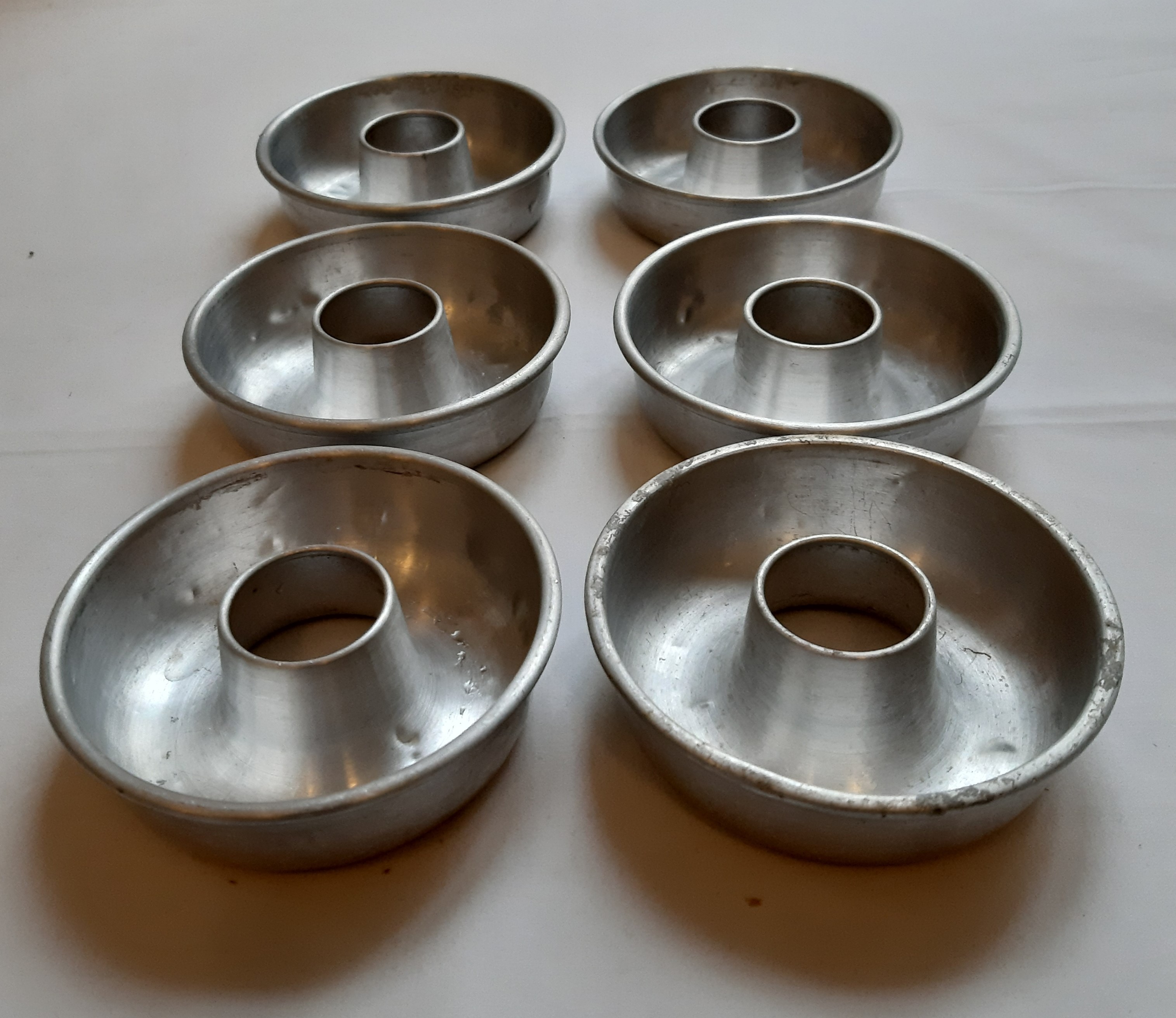 Lot de 6 petits moules à baba au rhum, en aluminium, vintage - Label Emmaüs