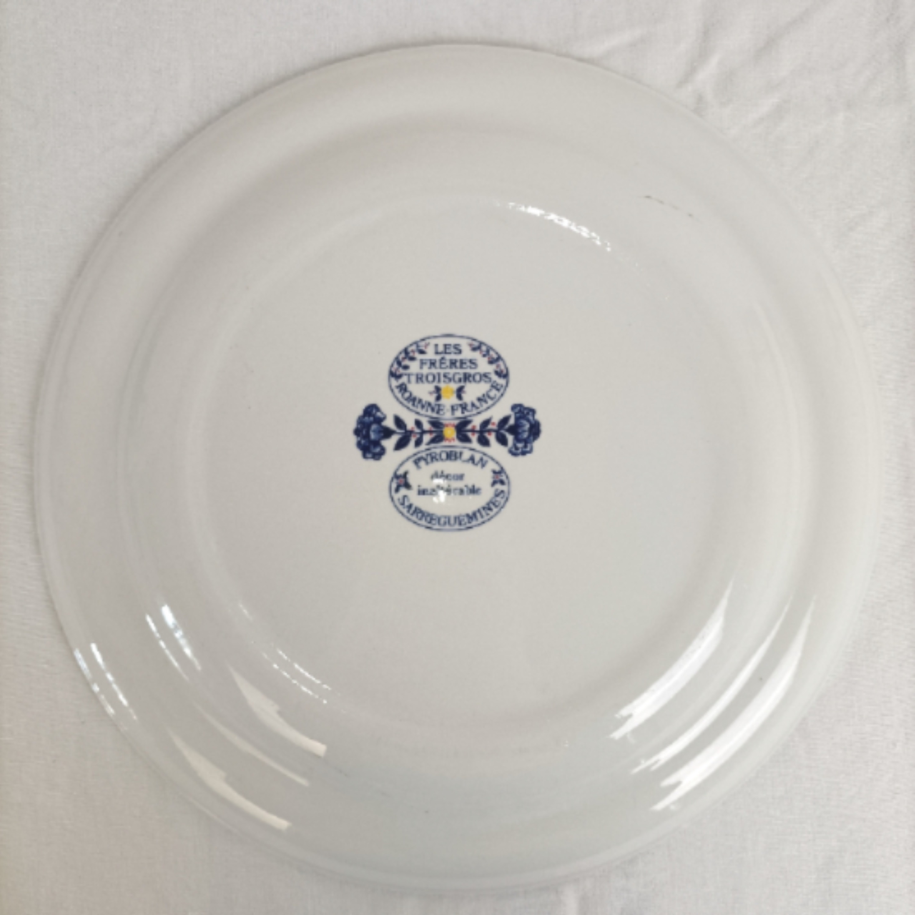 Assiette en porcelaine Sarreguemines "Les Frères TroisGros" - Label Emmaüs