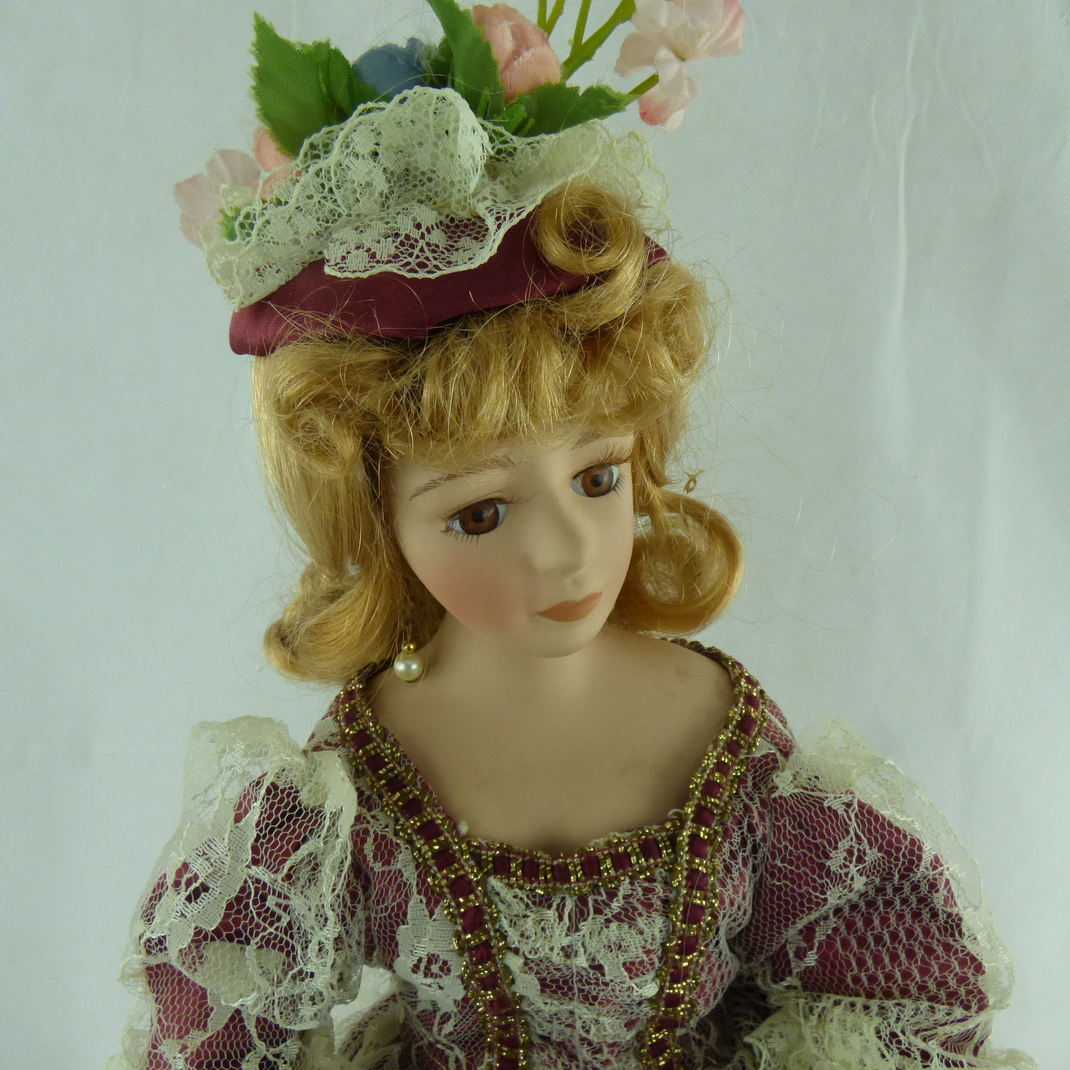 Ancienne Poupée Porcelaine Collection Victorian Dolls Mary - Label Emmaüs