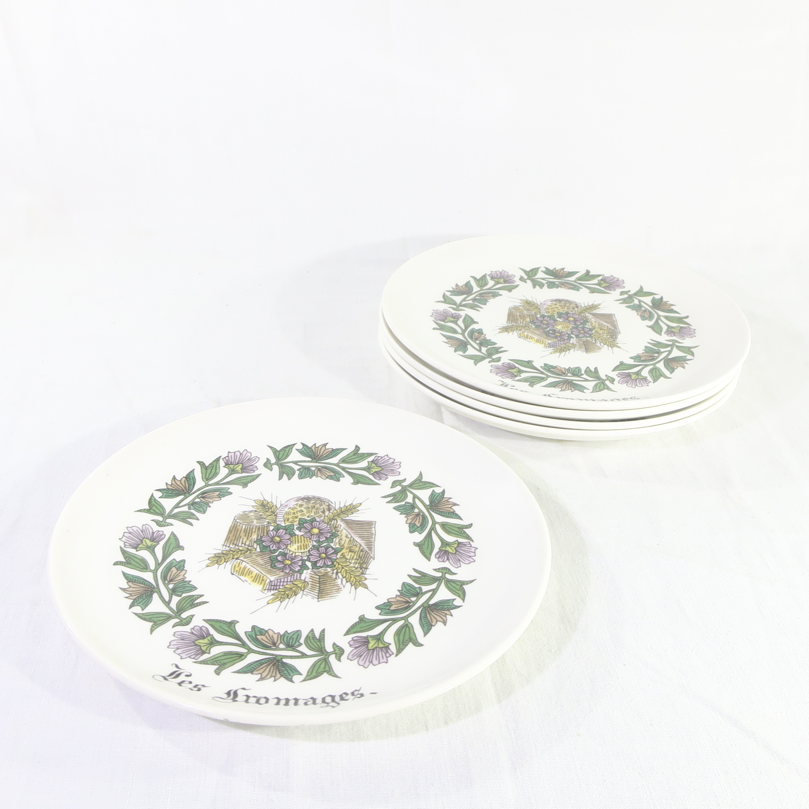 Ensemble de 5 Assiettes " Les Fromages " en faïence de Gien - Label Emmaüs