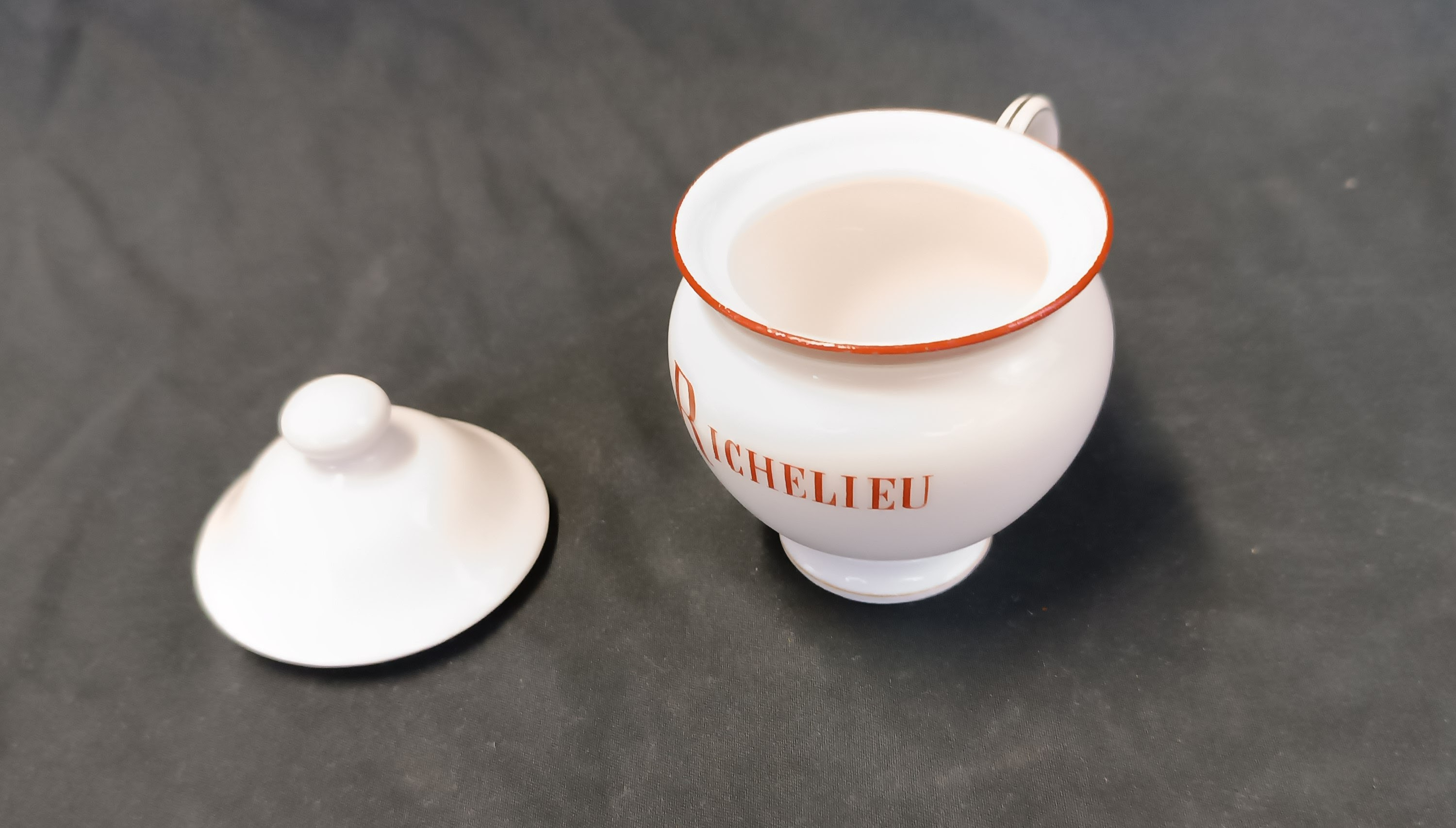 🏠 Ancien petit pot en porcelaine de PILLIVUYT , avec l'inscription ...
