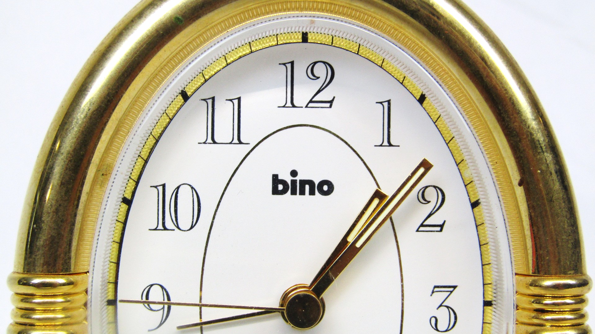 Ancienne horloge Quartz Bino à piles 11 x 9 cm dorée - Label Emmaüs