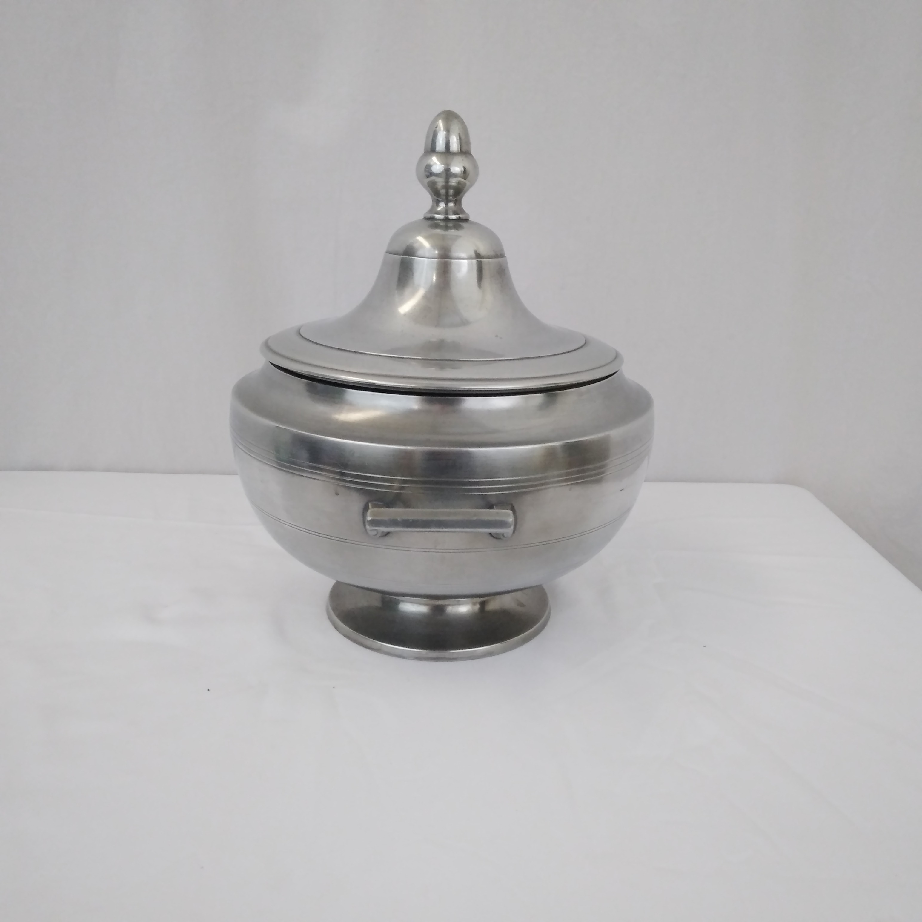 Ancienne soupière en étain massif - Étain d'art - Label Emmaüs