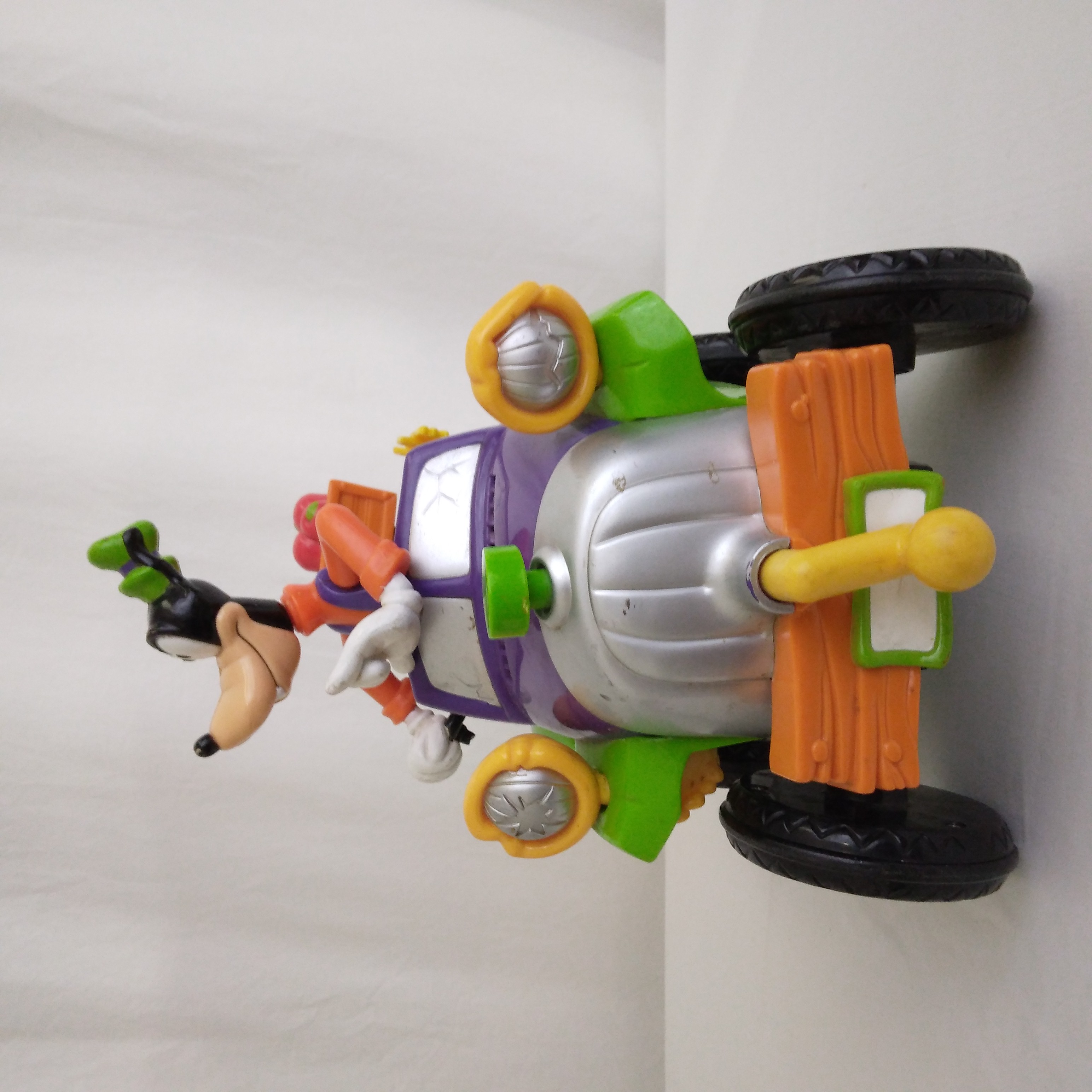 Voiture Dingo - Mattel 2000 Disney - Label Emmaüs