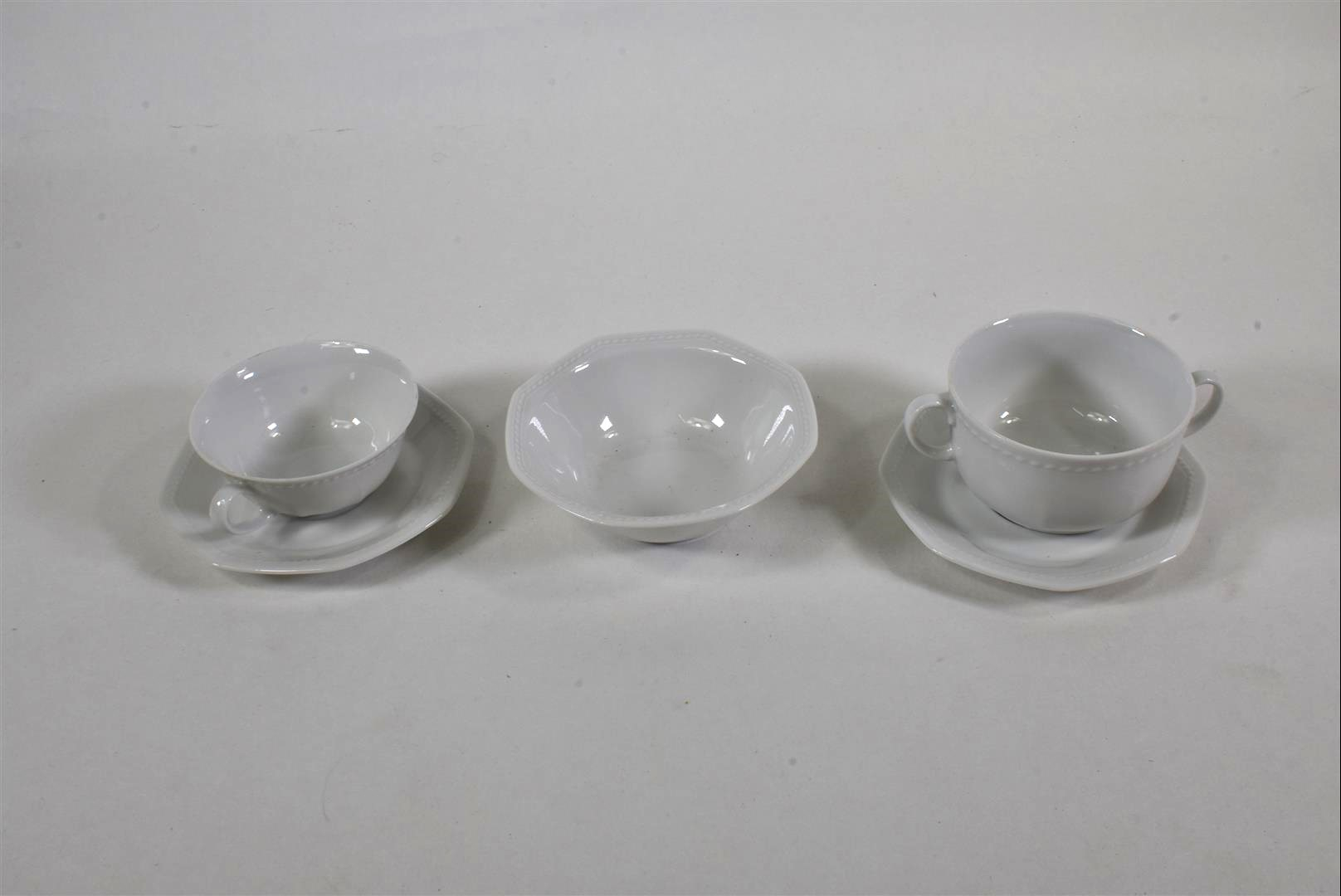 🏠 Lot de 55 articles en porcelaine (22 tasses et leur soucoupe, dont la ...