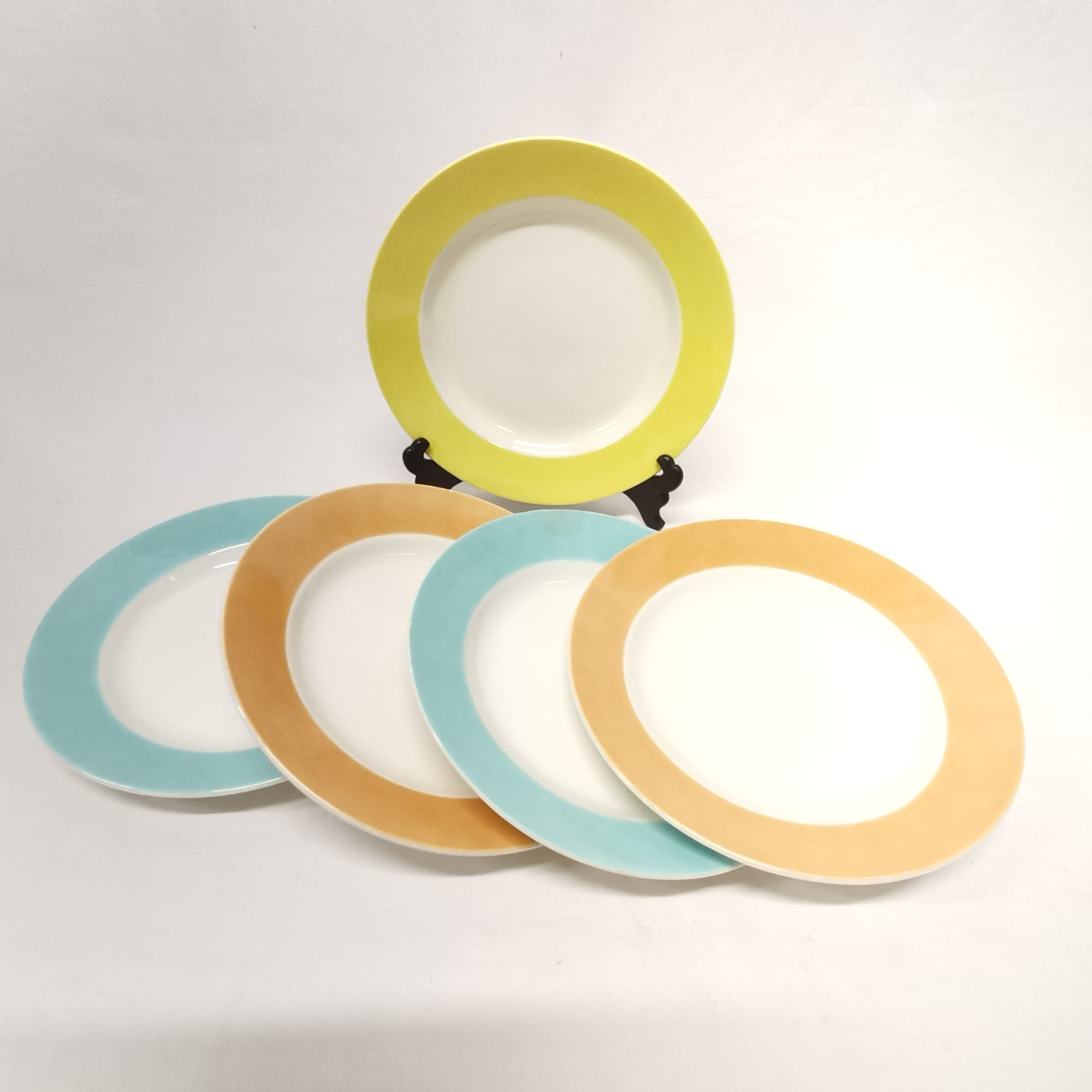 5 Assiettes plates - jaune - bleu - orange - Faïence de Gien - Label Emmaüs