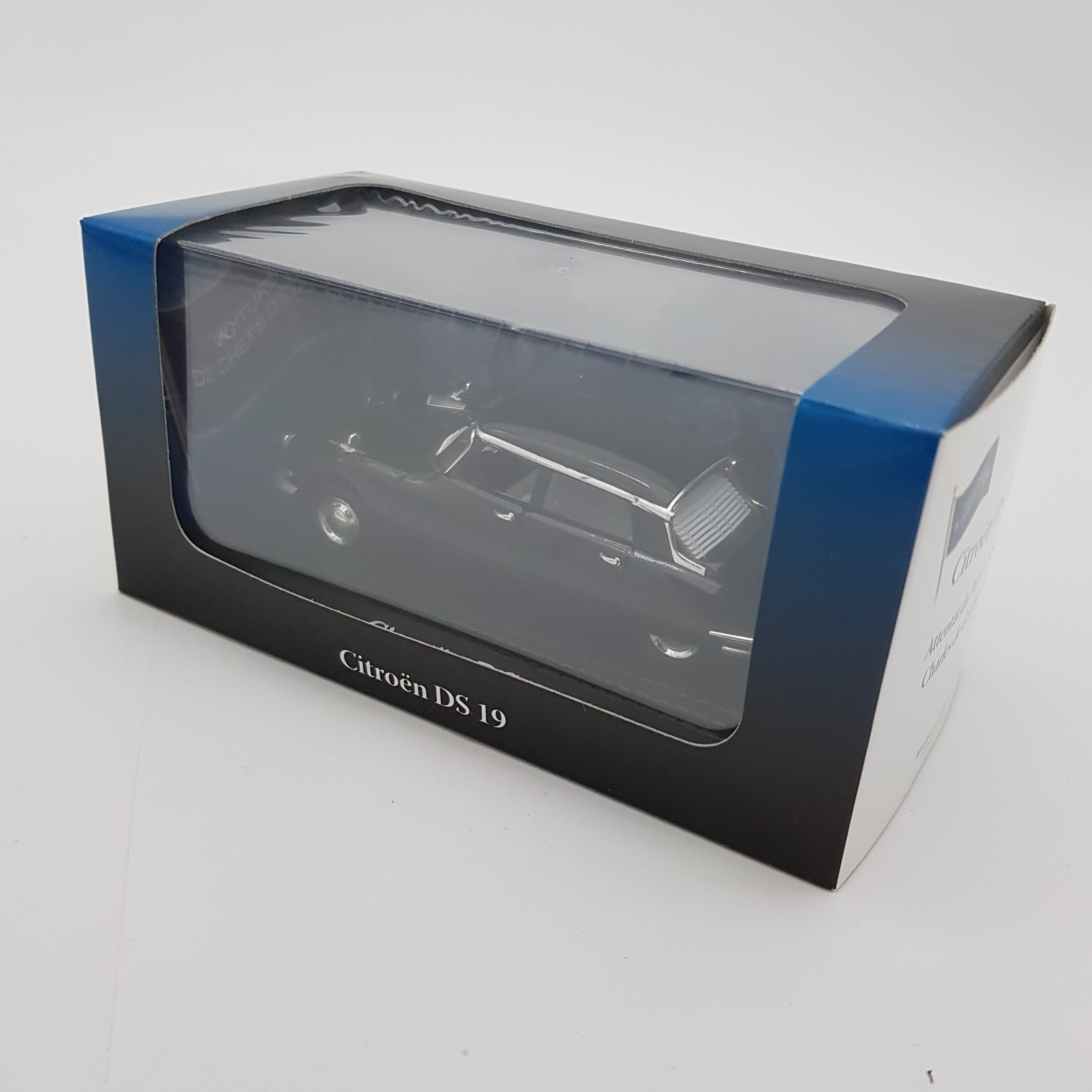 Modèle réduit de Citroën DS 19 - Label Emmaüs