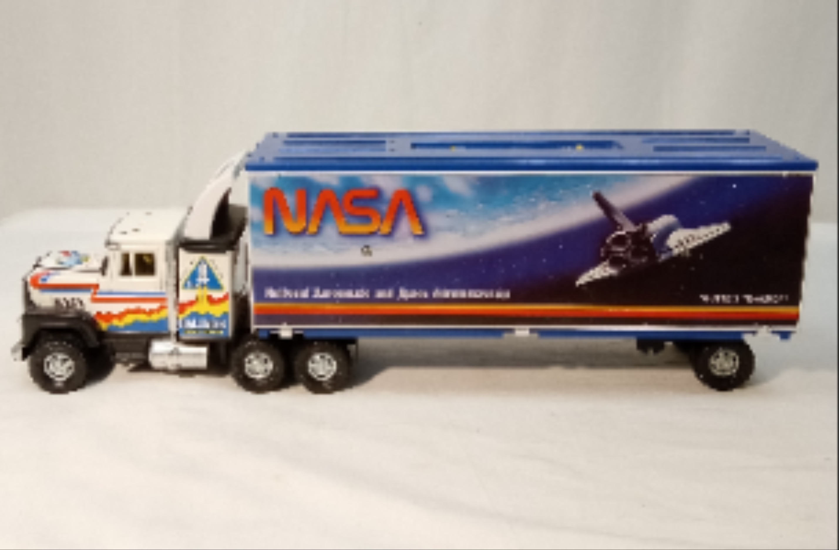 Camion remorque transformable Gozan - Label Emmaüs