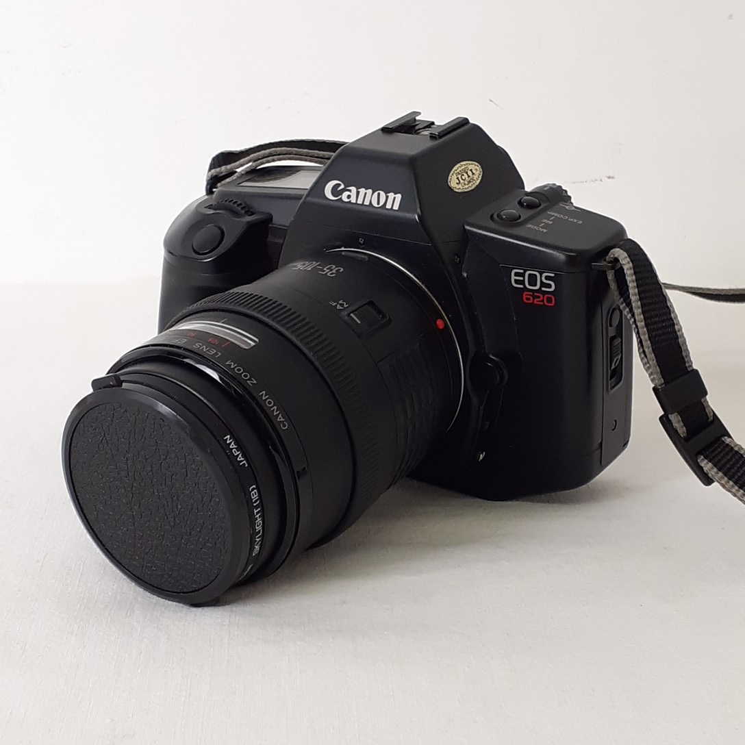 Appareil photo analogique Canon EOS 620 avec objectif zoom lens EF 35 ...