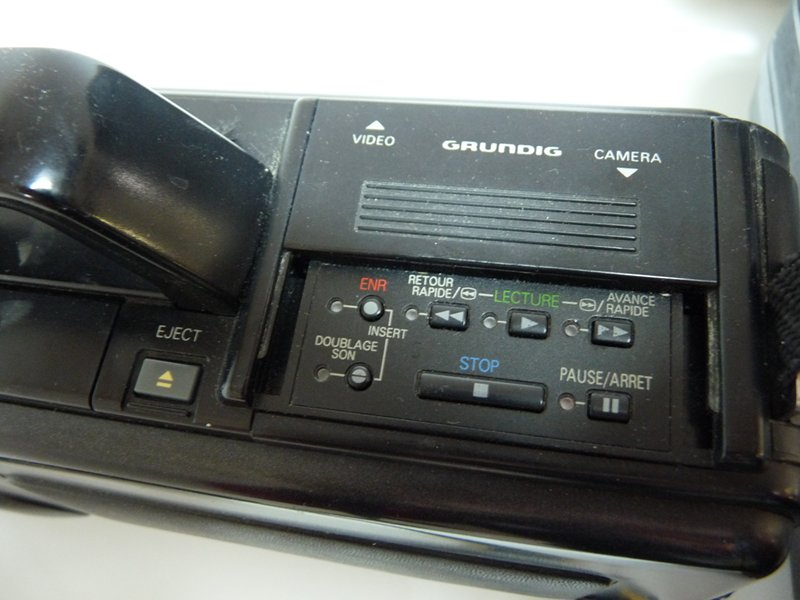 Camera VHS vintage GRUNDIG VHS PROFESSIONAL - Label Emmaüs