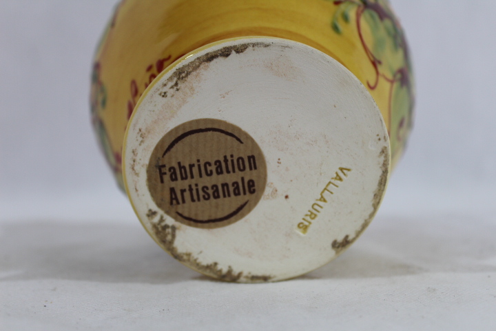 Petit vase signé Vallauris estampillé fabrication artisanale - Label Emmaüs