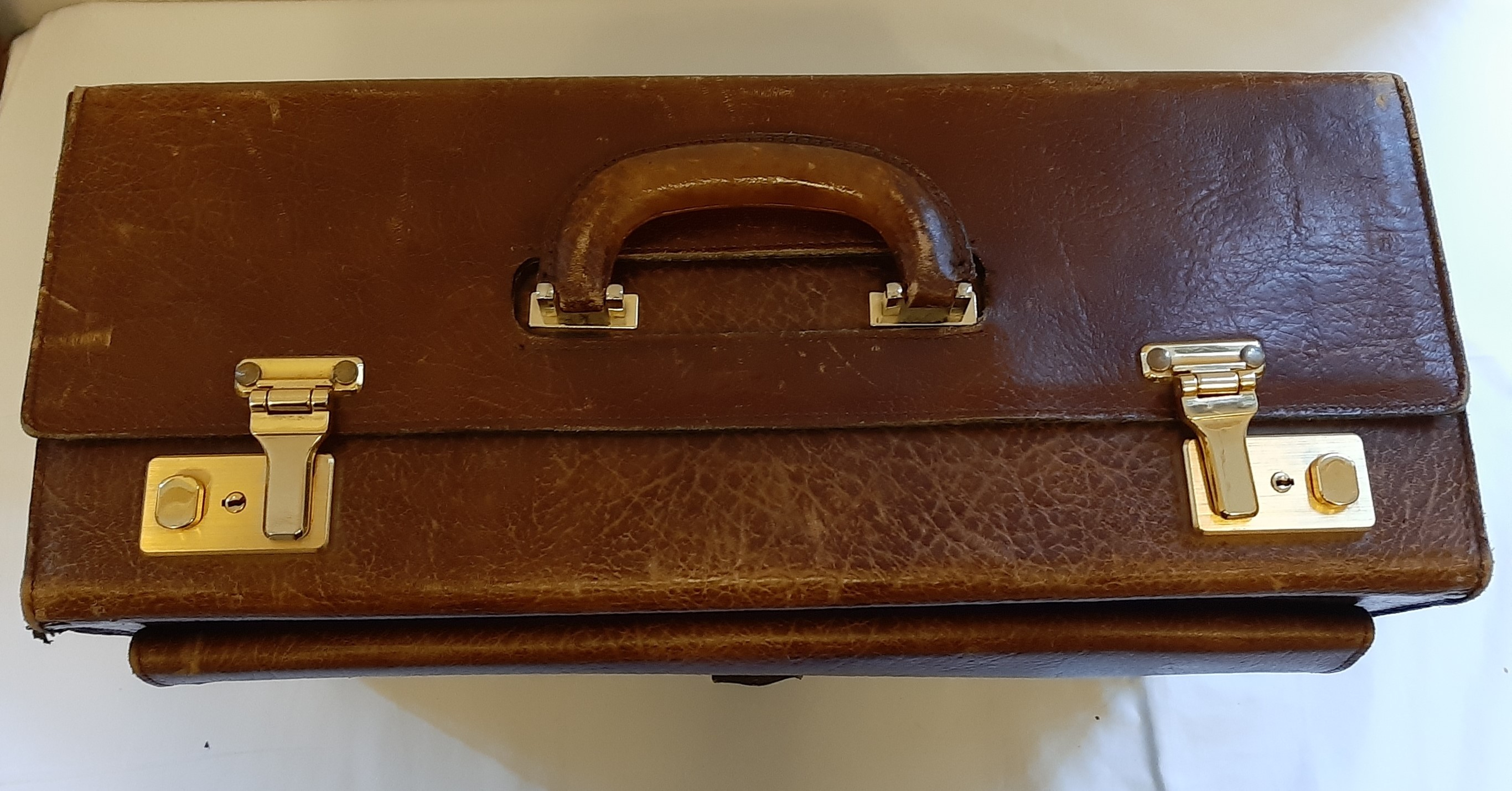 👕 Grande mallette, porte document homme, en cuir et fermoir en laiton ...