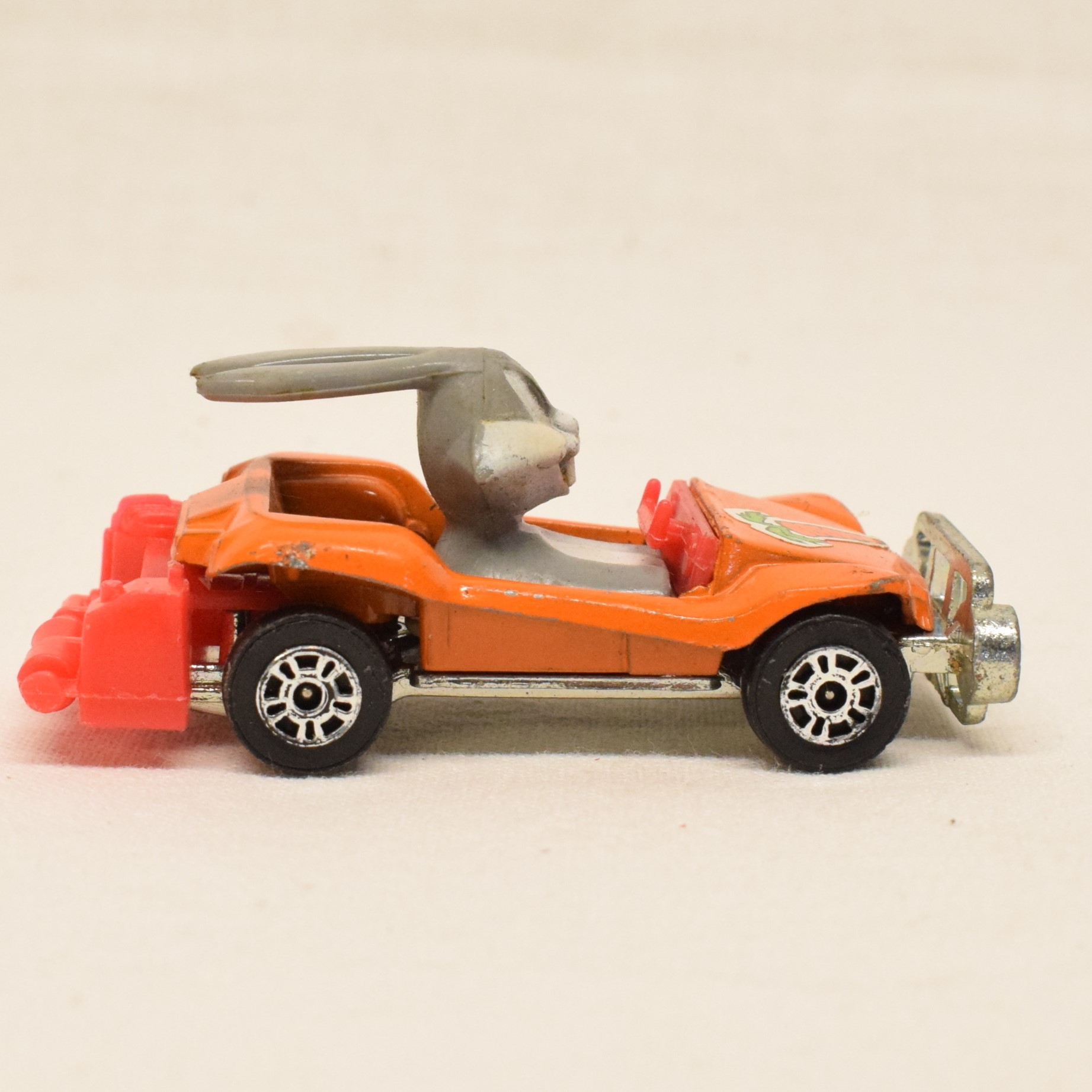 Voiture le BUGS BUNNY buggy au 1:43 par CORGI de 1979 - Label Emmaüs