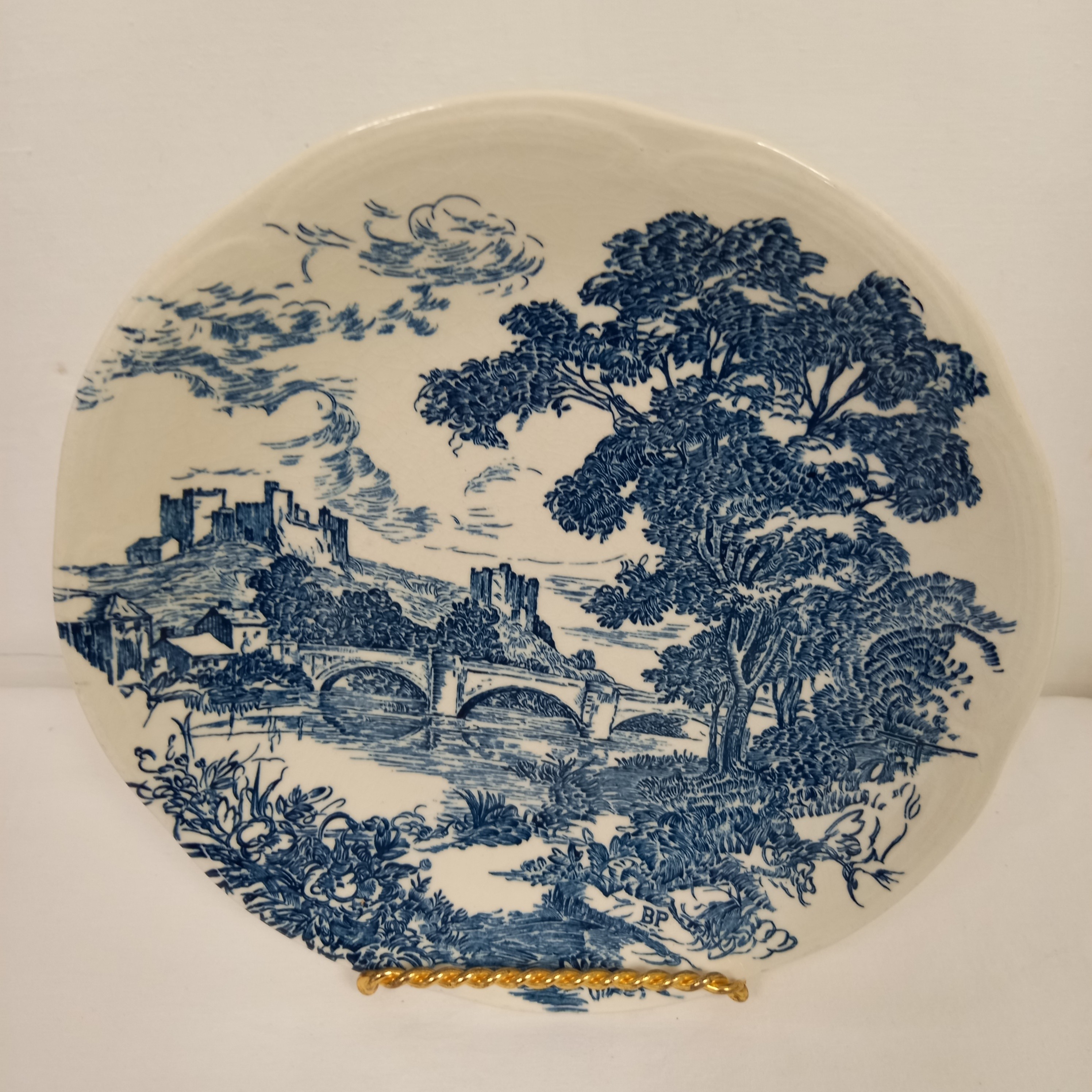 Lot de 3 Assiettes Bleu et blanc en porcelaine . Signé GIEN - Label Emmaüs