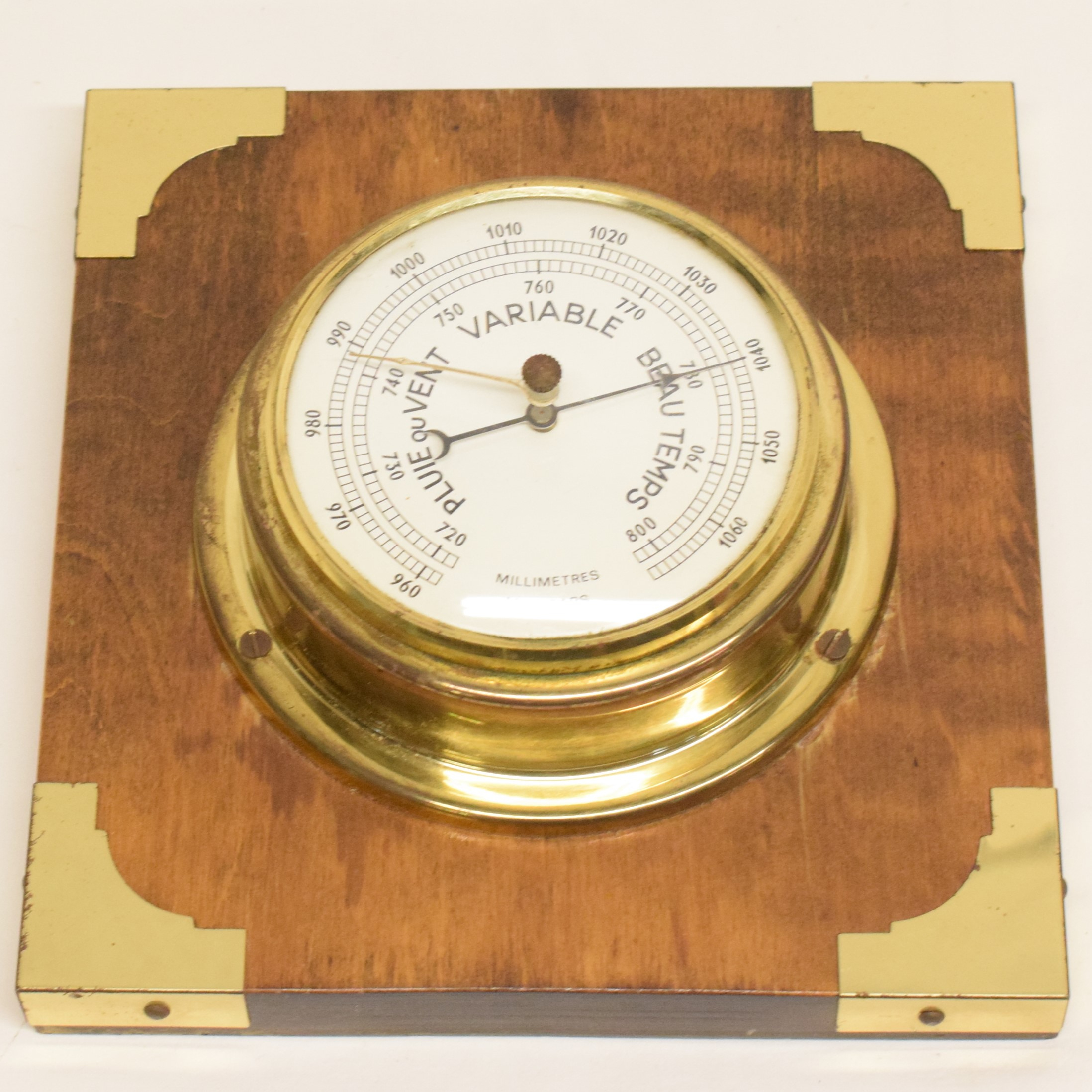 Baromètre anéroïde mural sur son support en bois - Label Emmaüs