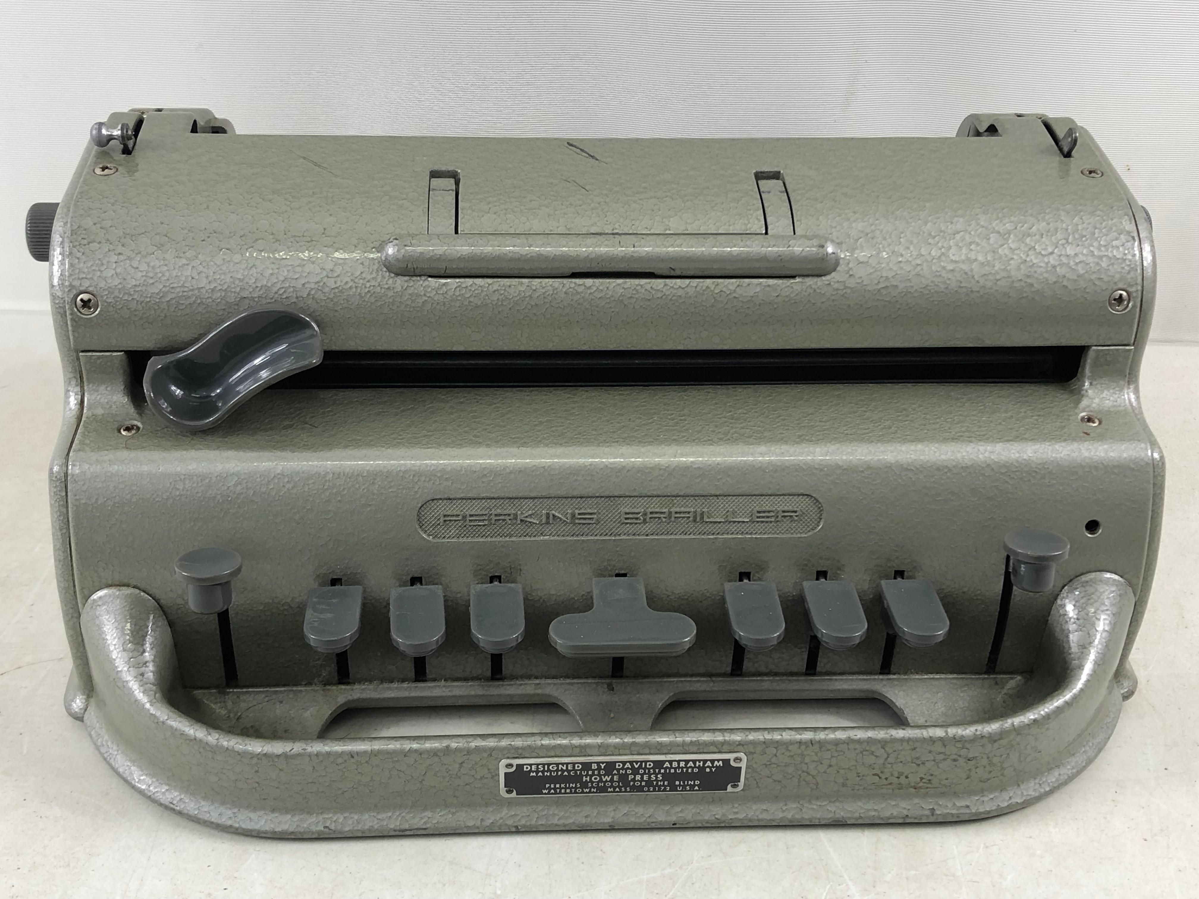 Machine à écrire le braille mécanique et portable PERKINS - Label Emmaüs