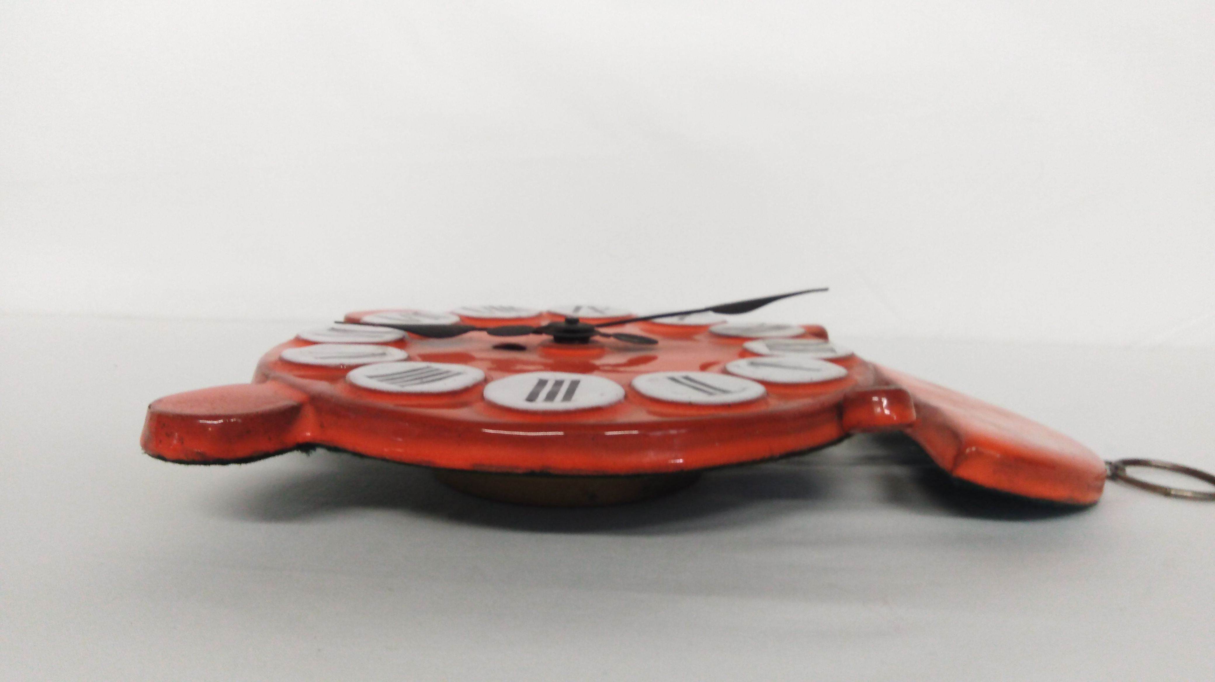 Rare modèle d' horloge céramique Mithé Espelt Orange - Label Emmaüs