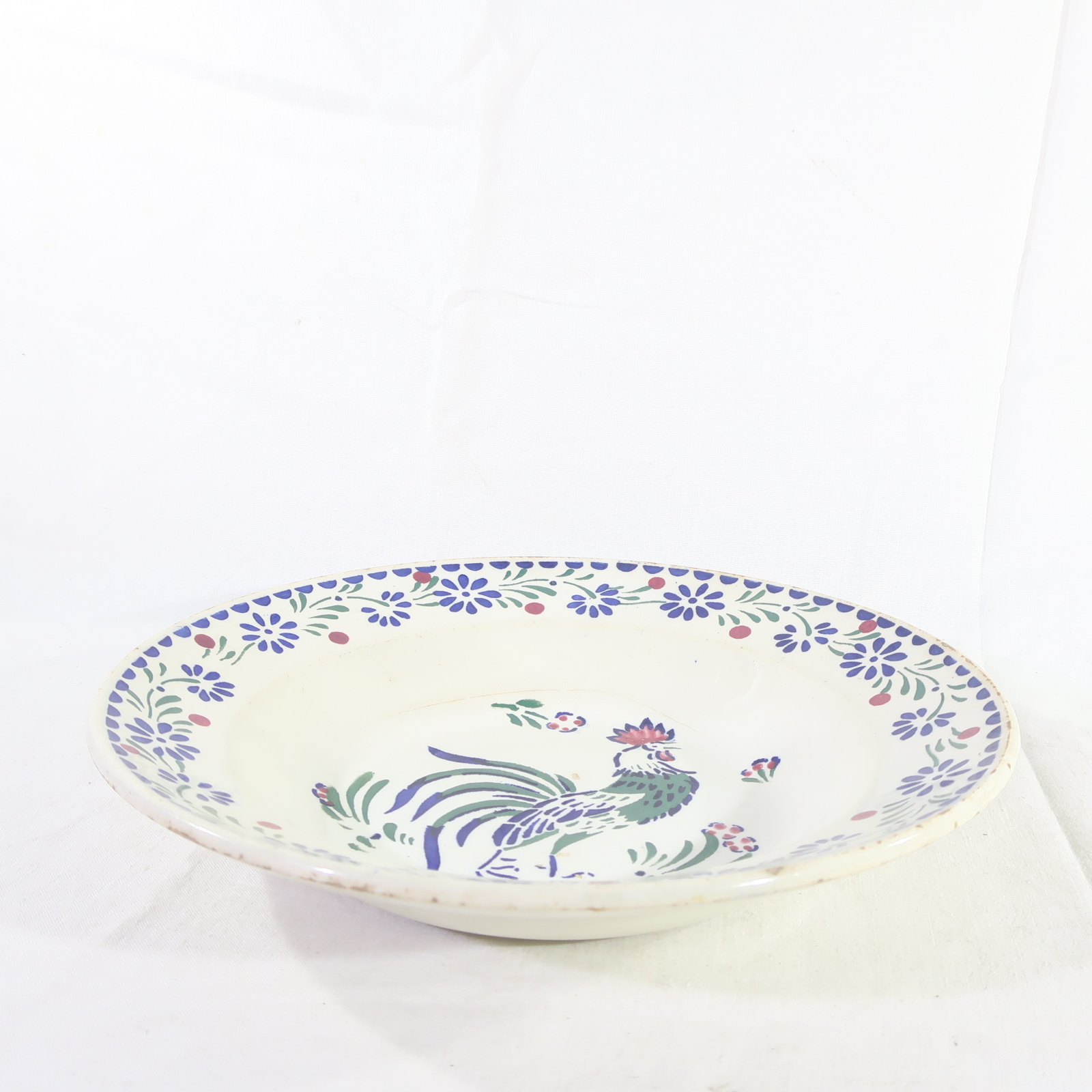 plat ancien à motif " Coq " en porcelaine opaque de Gien - Label Emmaüs