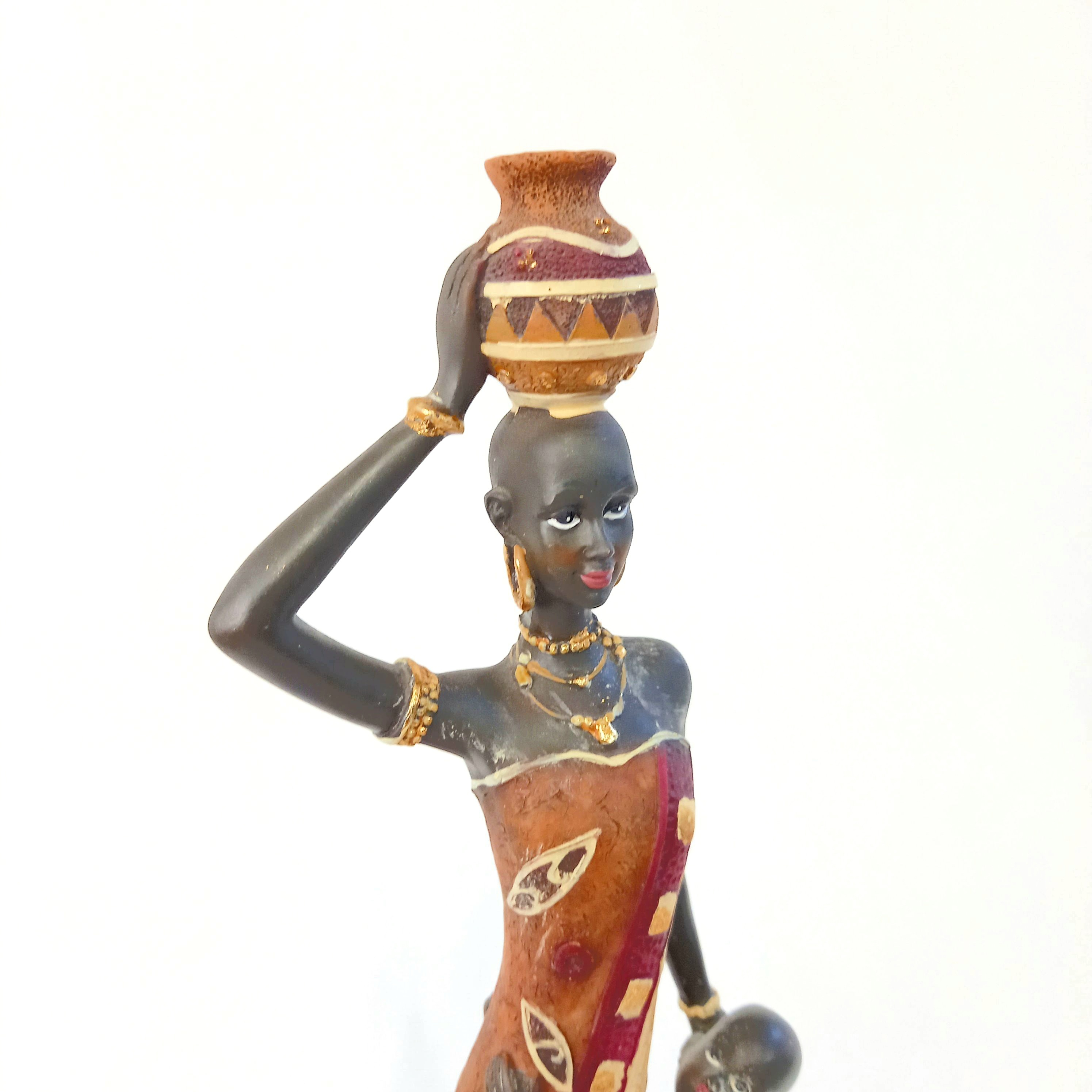 🏠 Statuette en bois de style africain, représentant une porteuse d'eau ...