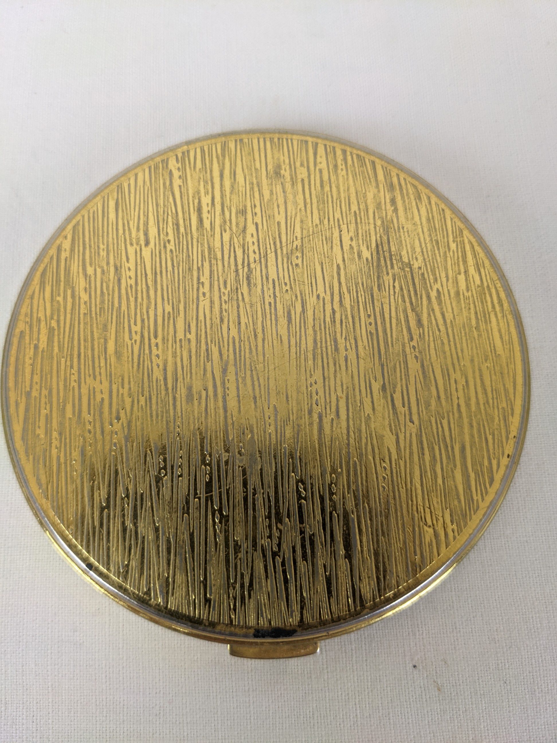 Ancien poudrier en laiton - art déco - Label Emmaüs