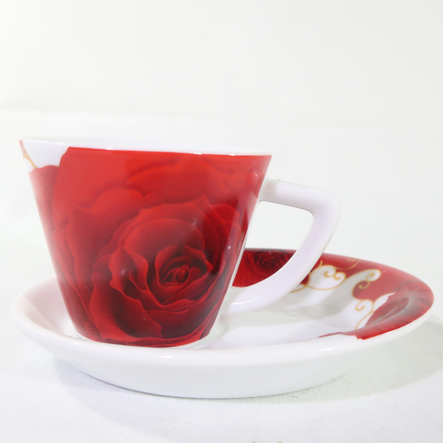 Quatuor de Tasses et leurs sous-tasses " Roses Rouges " en céramique ...