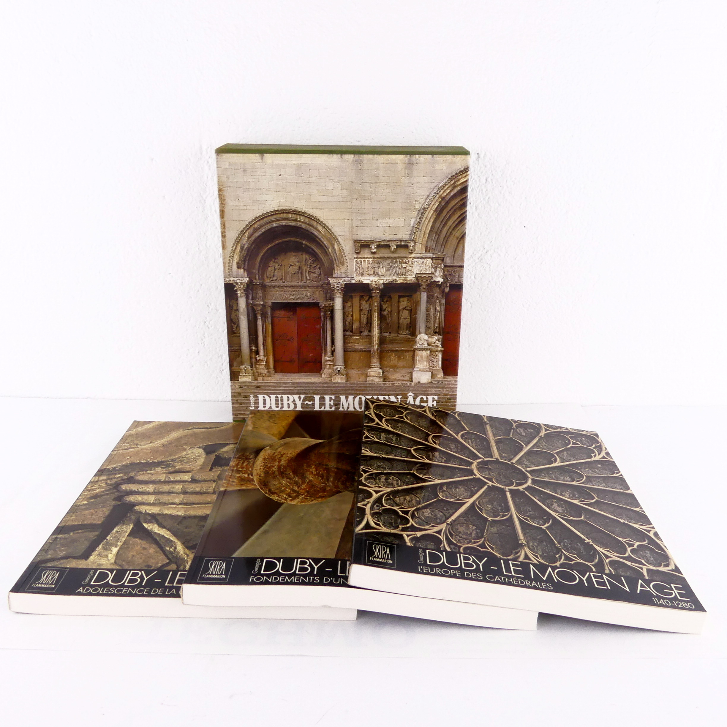 Georges Duby - Le Moyen Âge en 3 volumes - Label Emmaüs