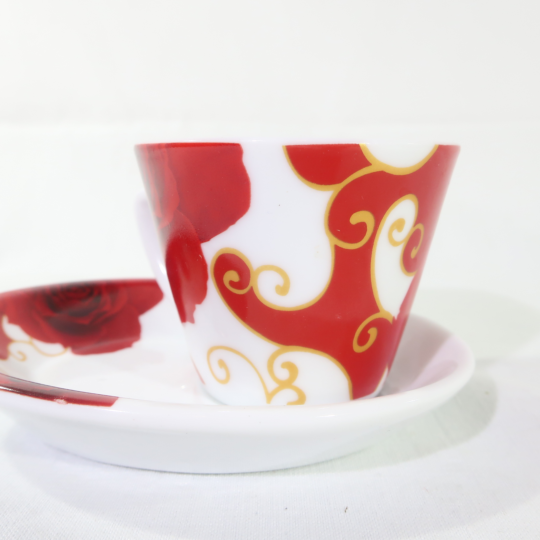 Quatuor de Tasses et leurs sous-tasses " Roses Rouges " en céramique ...