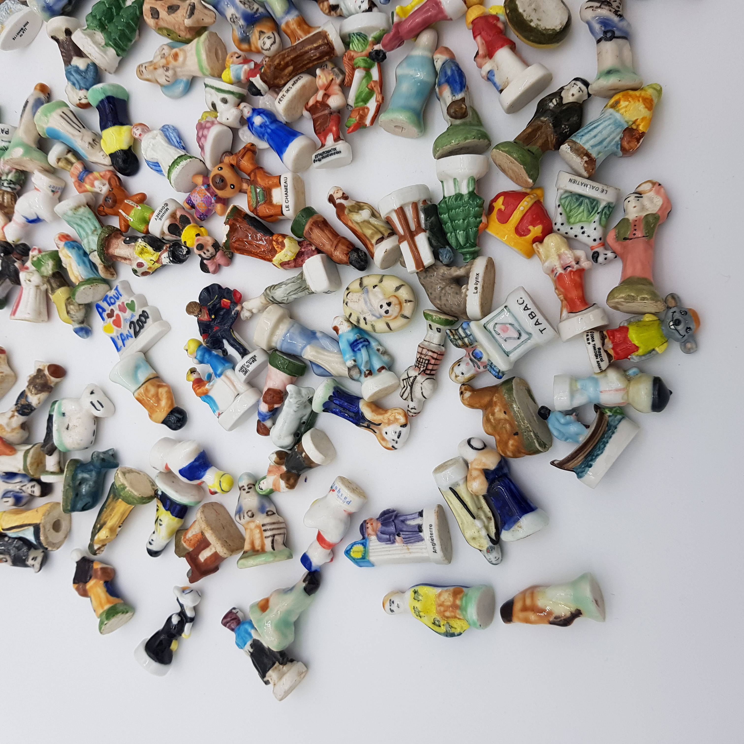 Lot de 160 fèves en céramique et porcelaine - Label Emmaüs