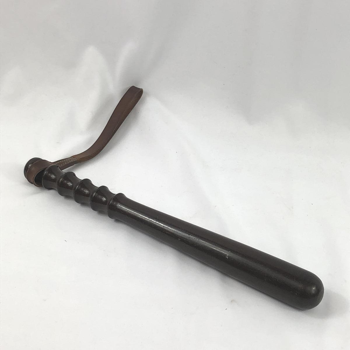 Ancienne matraque de police style britannique bois et dragonne en cuir ...